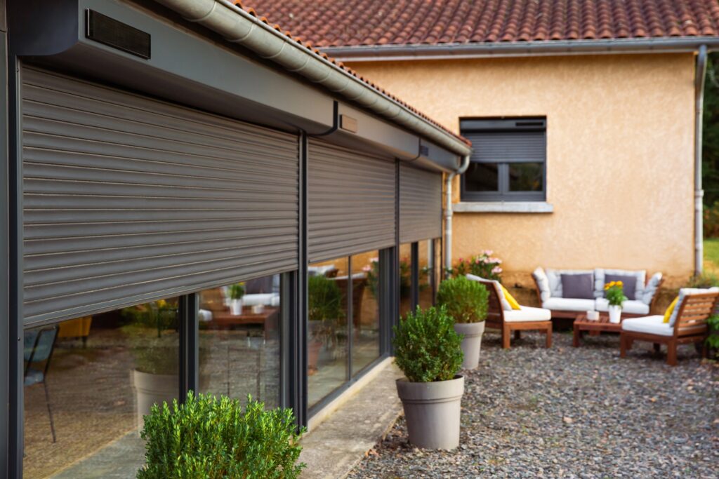 Pourquoi choisir un volet roulant solaire ? • Removo